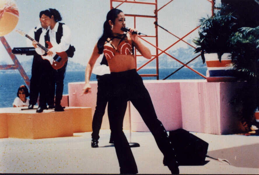 Selena Picture Gallery Number 6